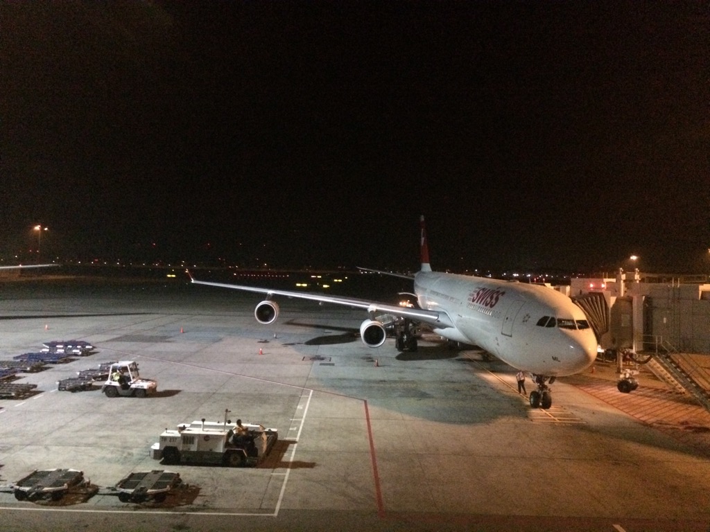 Review: Swiss First Class Airbus A340-300 Singapur nach Zürich ...