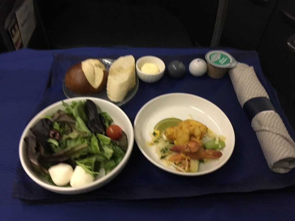 Review: United Airlines Polaris First Class Boeing 777-200 Chicago nach ...