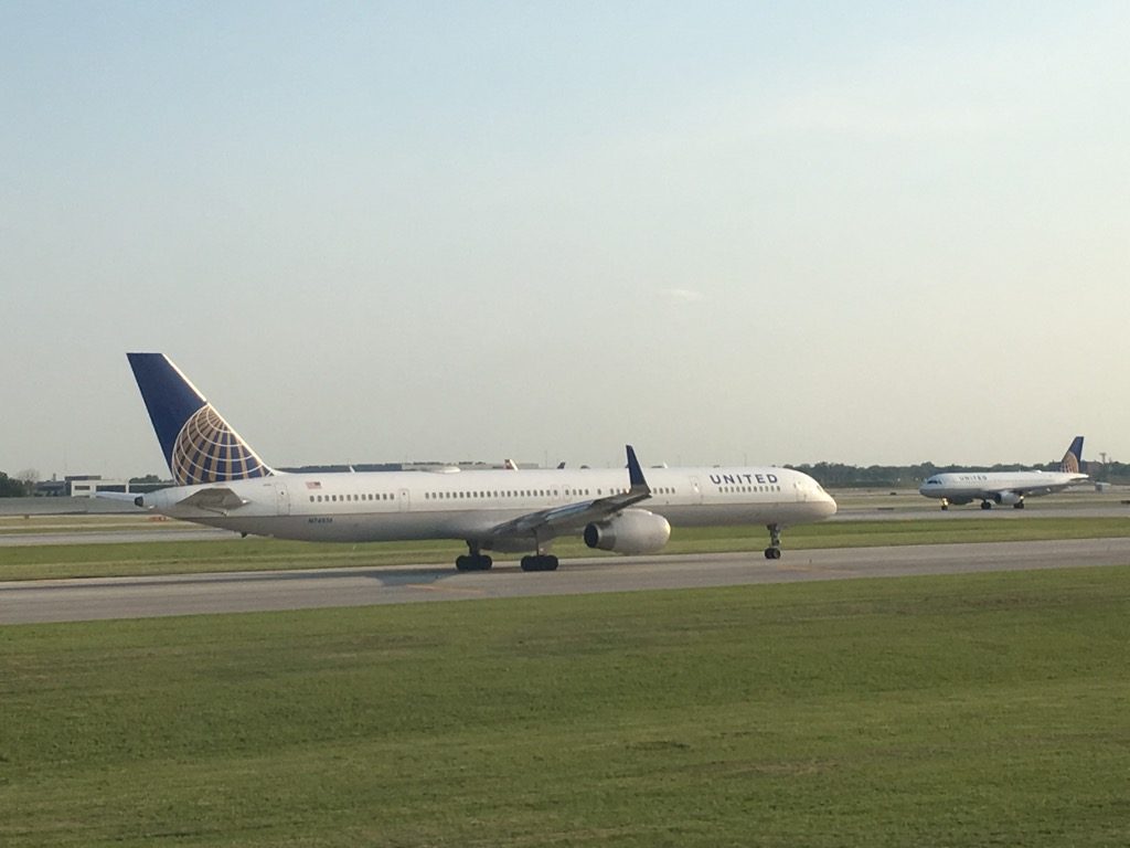 Review: United Airlines Polaris First Class Boeing 777-200 Chicago nach ...