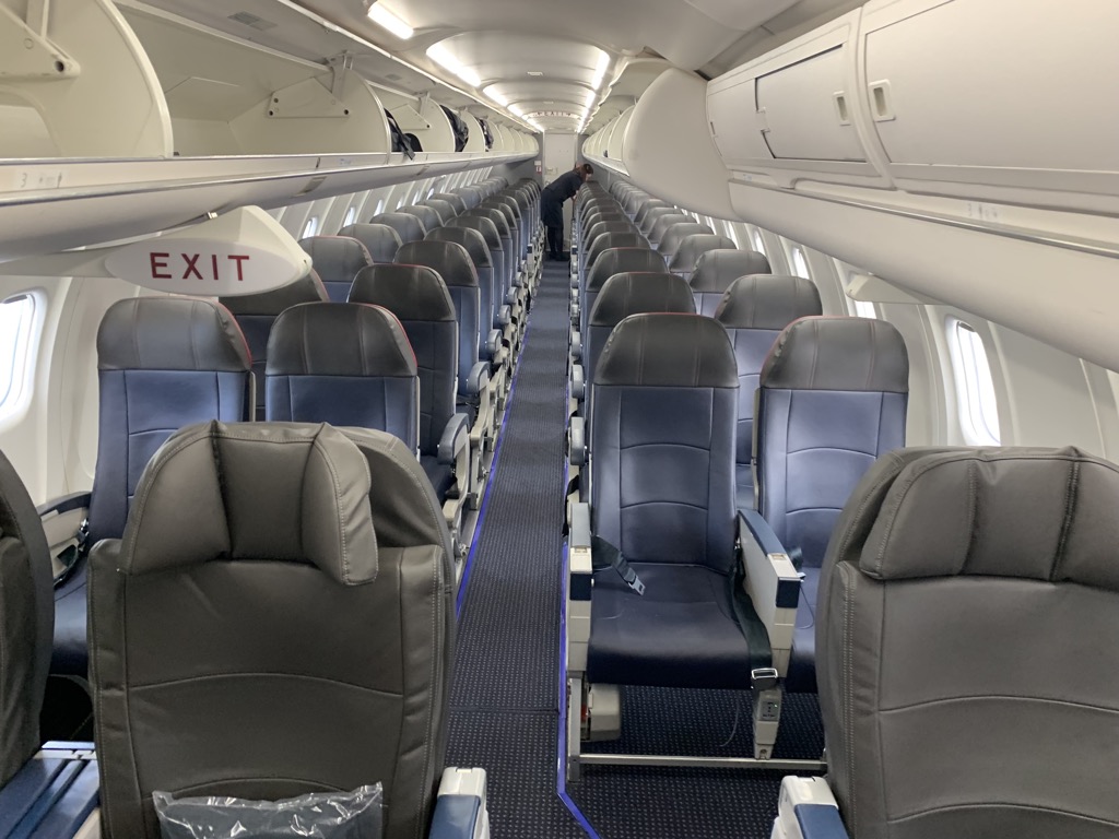 Canadair Rj 700 First Class | SkyWest Airlines CRJ 700 (United Express ...