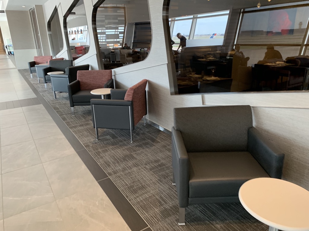 Review: American Airlines Flagship Lounge Dallas/ Fort Worth ...
