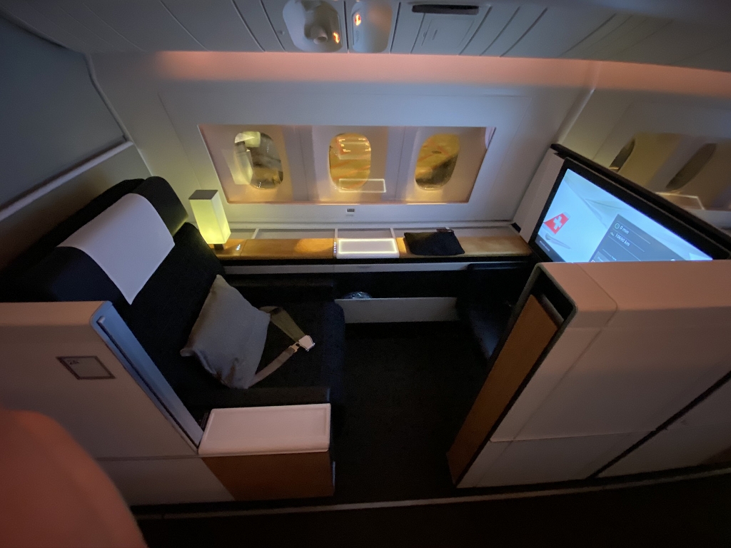 Review: Swiss First Class Boeing 777-300ER Zürich nach Singapur ...