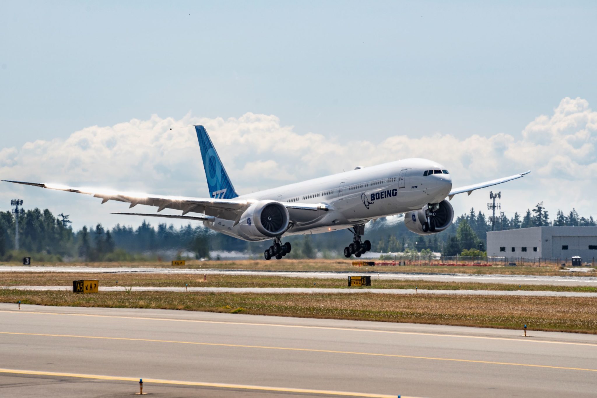 Die erste Boeing 777-9X für Lufthansa fliegt - Frankfurtflyer.de
