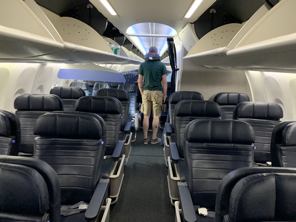 Review: United Airlines First Class in der Boeing 737MAX von Phoenix ...